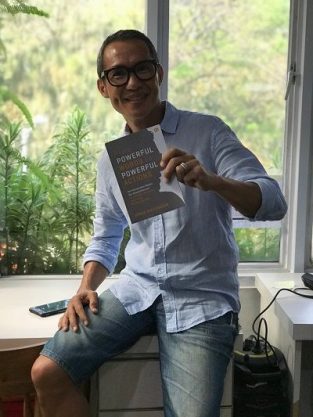 Seni Menemukan Powerful Mantra ala Erwin Parengkuan - Best Seller Gramedia