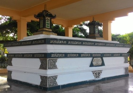 Peninggalan Sejarah Islam di Indonesia dan Fotonya - Gramedia.com