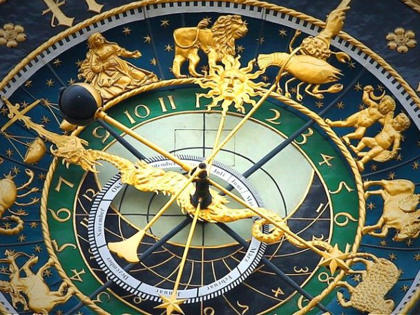 12 Urutan Zodiak Berdasarkan Tanggal Lahir & Rekomendasi Buku Zodiak