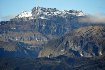 10 Gunung Tertinggi Di Indonesia, Berapa MDPL? - Best Seller Gramedia