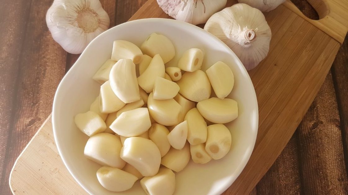 16 Manfaat Makan Bawang Putih Mentah Bagi Kesehatan Tubuh
