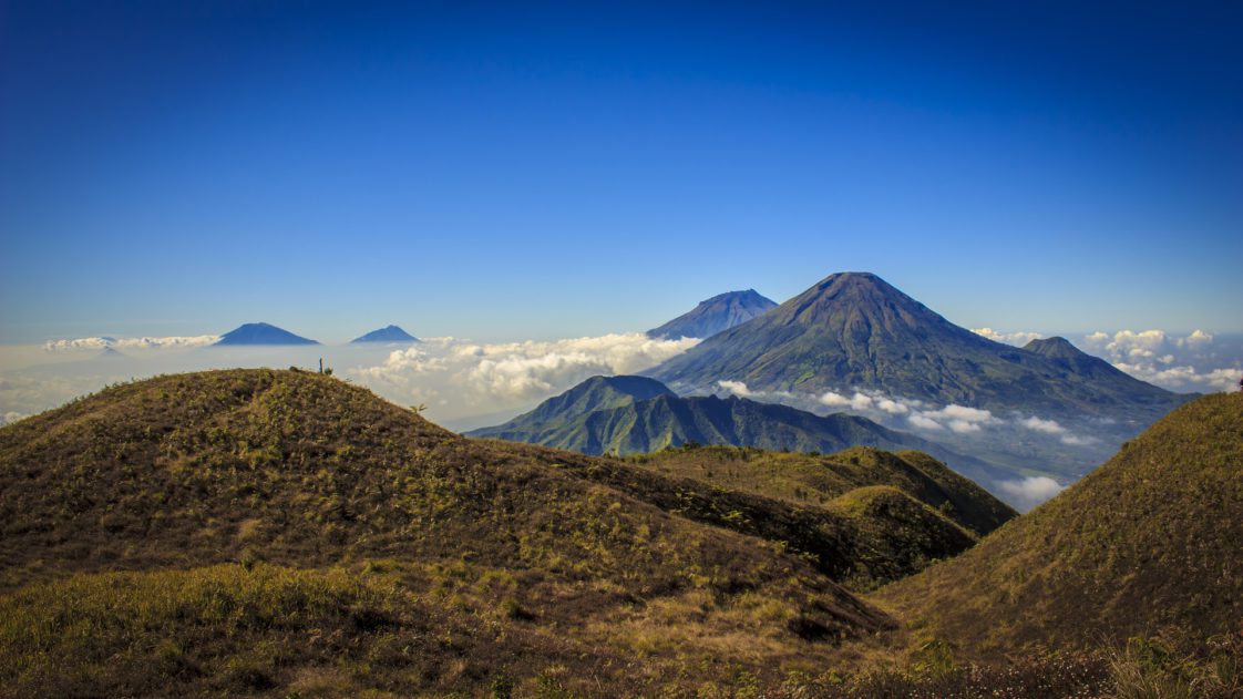 10+ Gunung Terindah di Indonesia, Surga Bagi Para Pendaki