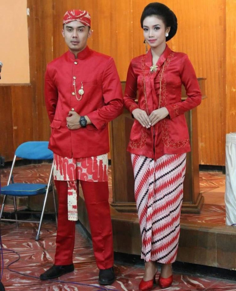 Pakaian Adat Sunda: Jenis, Fakta Menarik, dan Keunikan - Gramedia