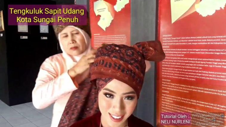 Mengenal Pakaian Adat Sumatera Barat yang Tampak Mewah - Gramedia