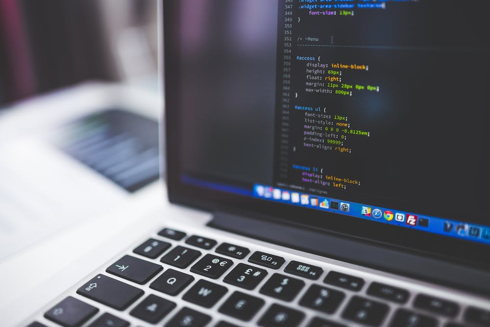 Ini 5 Perbedaan Laptop dan Notebook - Best Seller Gramedia