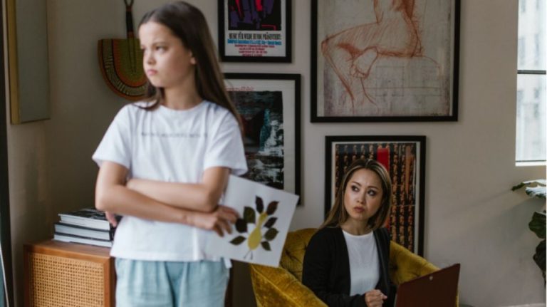 Strict Parents: Pengertian, Ciri-ciri, & Dampak Anak Strict Parents