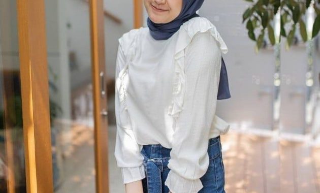 10+ Rekomendasi Baju Putih Cocok Dengan Jilbab Warna Apa