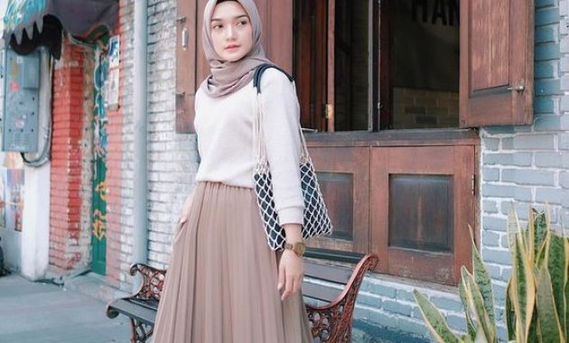 10+ Rekomendasi Baju Putih Cocok Dengan Jilbab Warna Apa