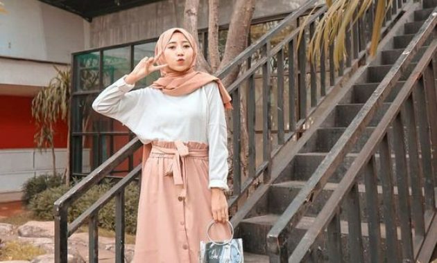 10+ Rekomendasi Baju Putih Cocok Dengan Jilbab Warna Apa