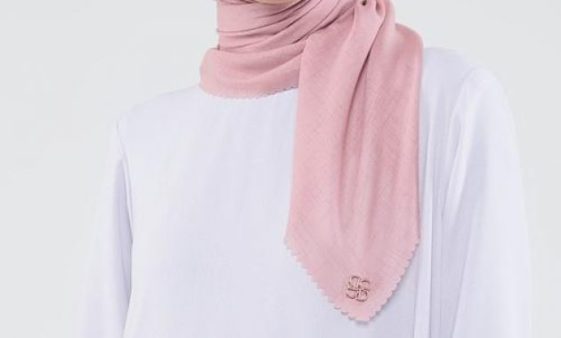 10+ Rekomendasi Baju Putih Cocok Dengan Jilbab Warna Apa