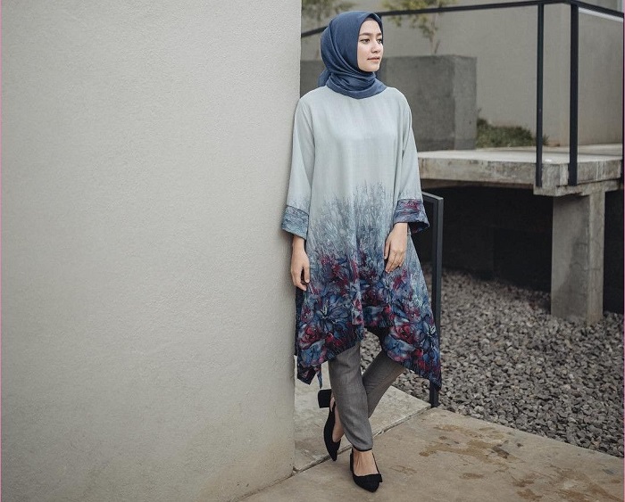 Baju Abu-abu Cocok dengan Jilbab Warna Apa? Ini Rekomendasinya
