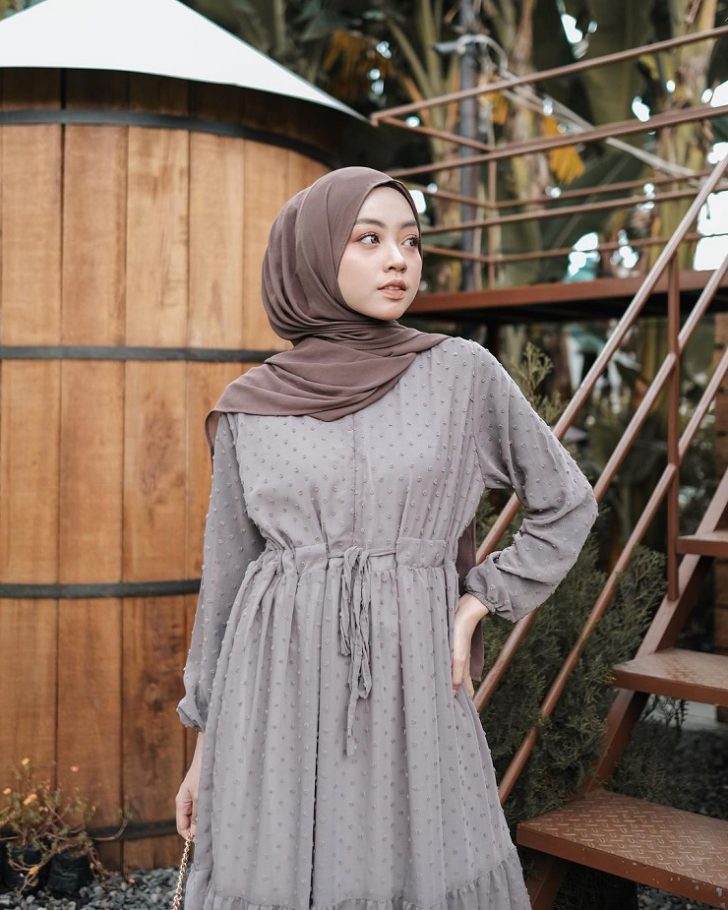 Baju Abu-abu Cocok dengan Jilbab Warna Apa? Ini Rekomendasinya