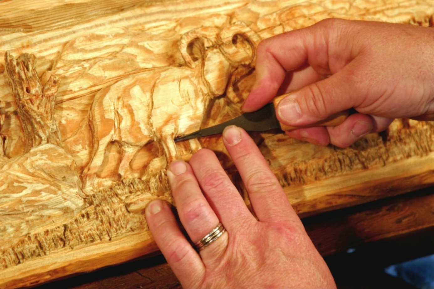 Teknik Ukir: Pengertian, Sejarah, Fungsi, Jenis, dan Contohnya