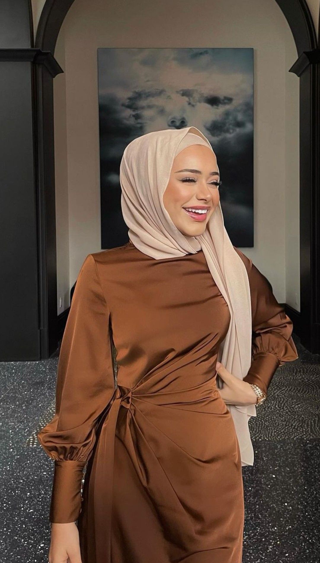 Baju Warna Coklat Cocok dengan Jilbab Warna Apa? Ini Kombinasinya