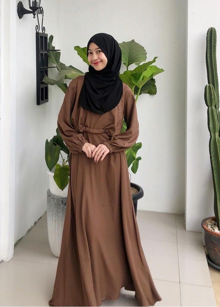 Baju Warna Coklat Cocok dengan Jilbab Warna Apa? Ini Kombinasinya