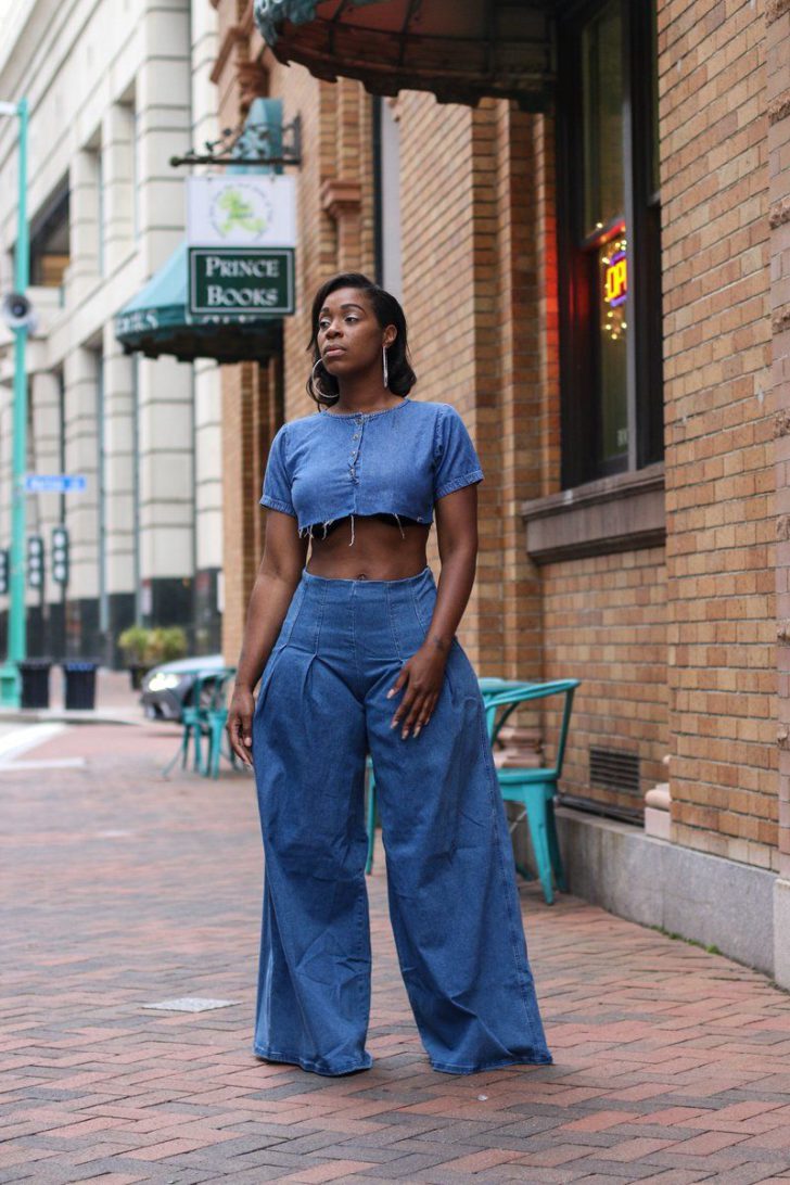 10 Inspirasi Warna Baju yang Cocok untuk Kulit Hitam