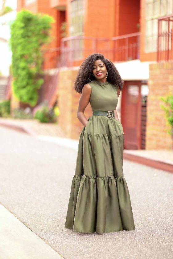 10 Inspirasi Warna Baju yang Cocok untuk Kulit Hitam