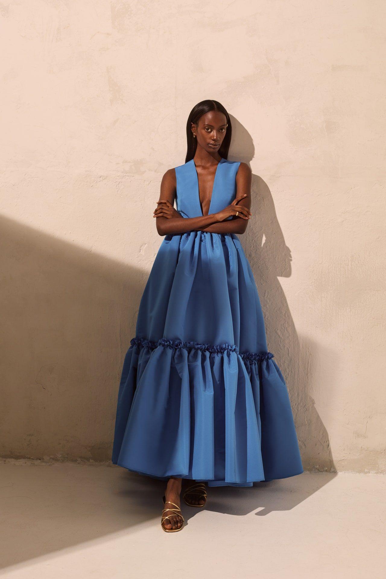 10 Inspirasi Warna Baju yang Cocok untuk Kulit Hitam