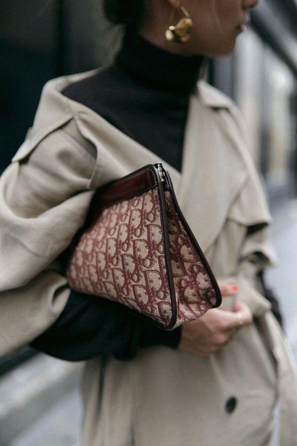 Deretan Merk Tas Branded Wanita yang Terkenal Awet