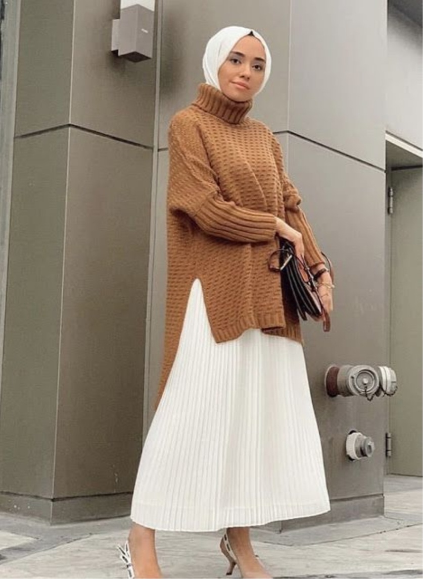 Inspirasi OOTD Rok Plisket Terbaik untuk Hijab dan Tanpa Hijab