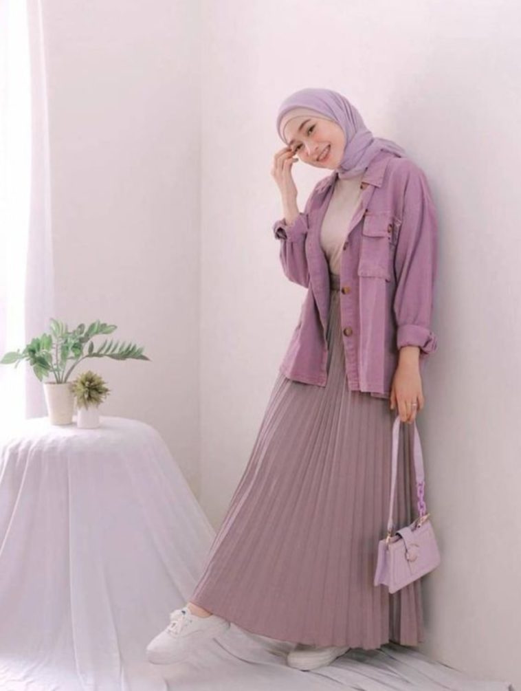 Inspirasi OOTD Rok Plisket Terbaik untuk Hijab dan Tanpa Hijab