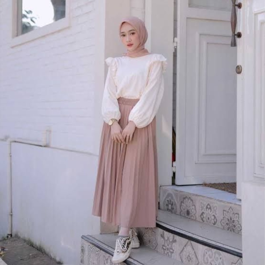 Inspirasi OOTD Rok Plisket Terbaik untuk Hijab dan Tanpa Hijab