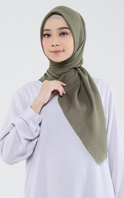 Baju Abu-Abu Cocok dengan Warna Apa? Ini Rekomendasinya