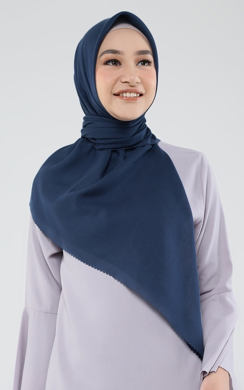 Baju Abu-Abu Cocok dengan Warna Apa? Ini Rekomendasinya