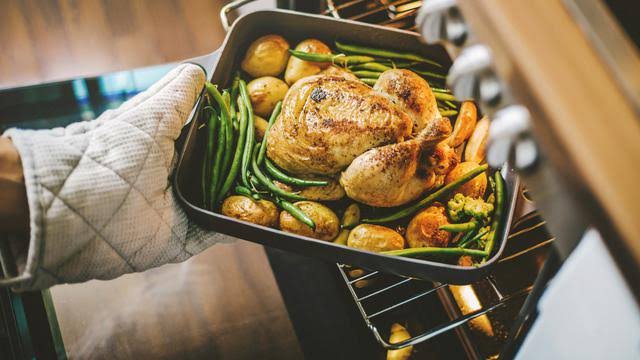 12 Teknik Memasak ala Chef Profesional dan Fungsi Melakukannya