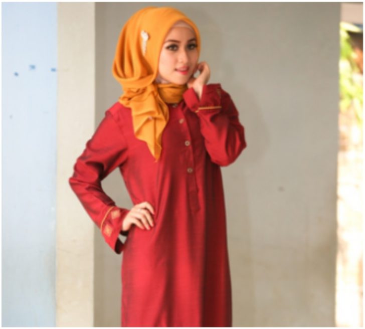Baju Merah Cocok dengan Jilbab Warna Apa? Ini Inspirasinya!