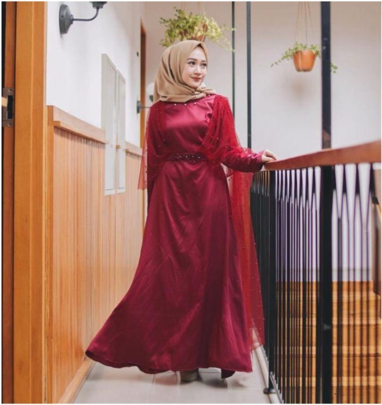 Baju Merah Cocok dengan Jilbab Warna Apa? Ini Inspirasinya!