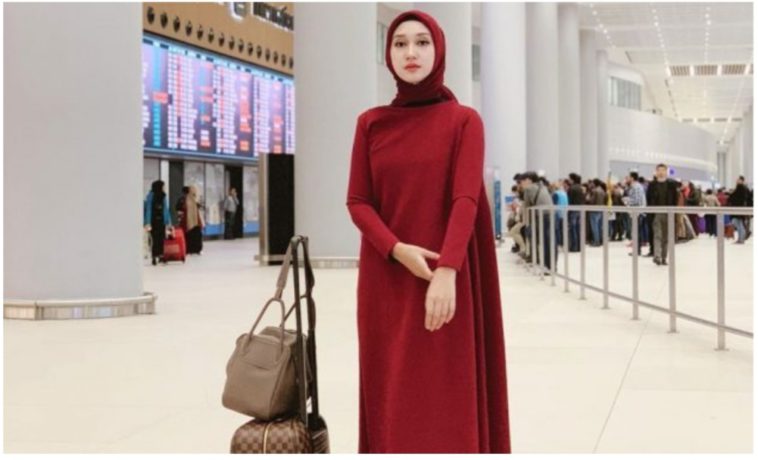 Baju Merah Cocok dengan Jilbab Warna Apa? Ini Inspirasinya!