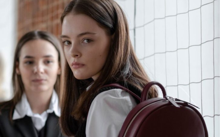 Apa Itu Pick Me Girl? Kenali Ciri-ciri dan Penyebabnya - Gramedia.com