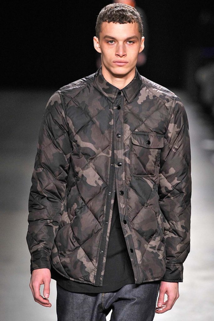 15 Potongan Rambut Keriting Pria yang Stylish dan Cocok Buat Kamu!