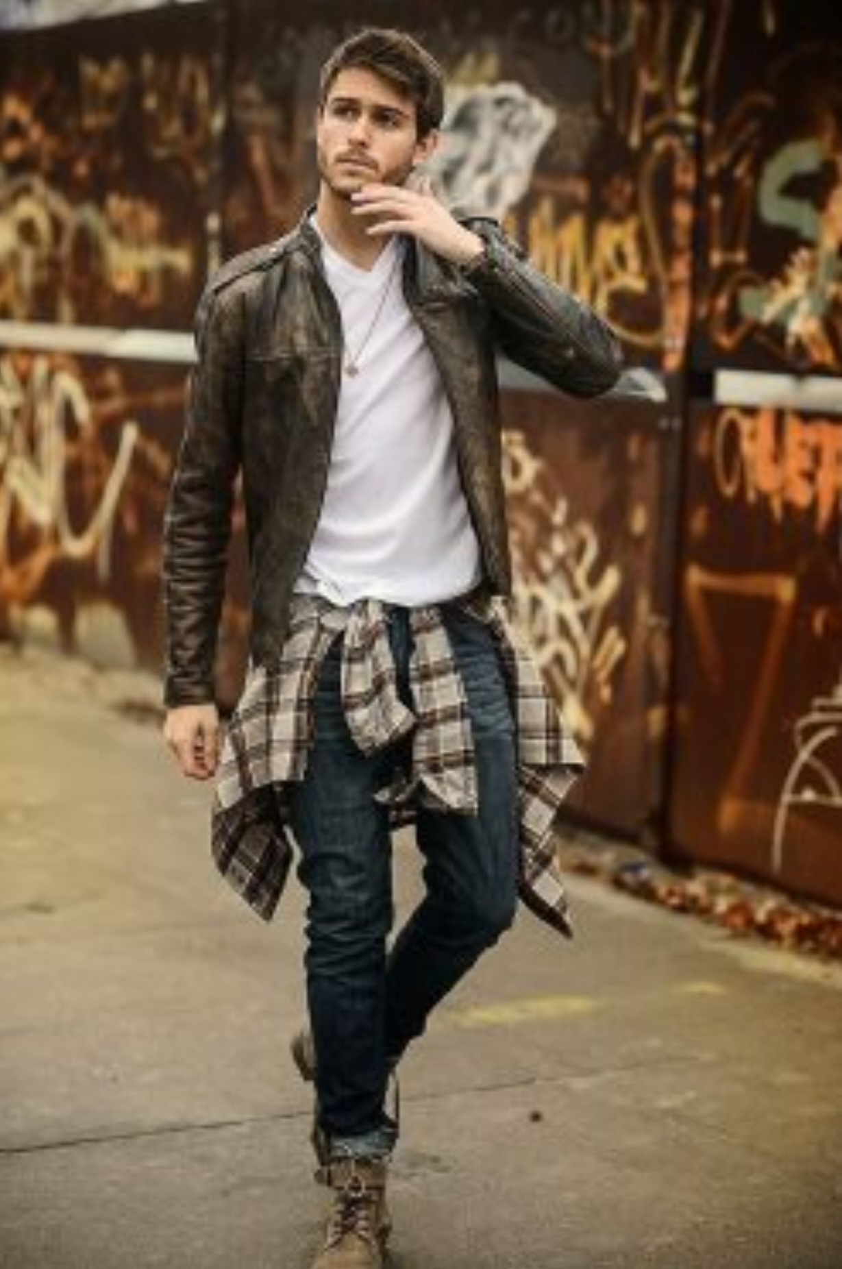 15 Rekomendasi Style Cowok Kemeja yang Lagi Hits Saat Ini!