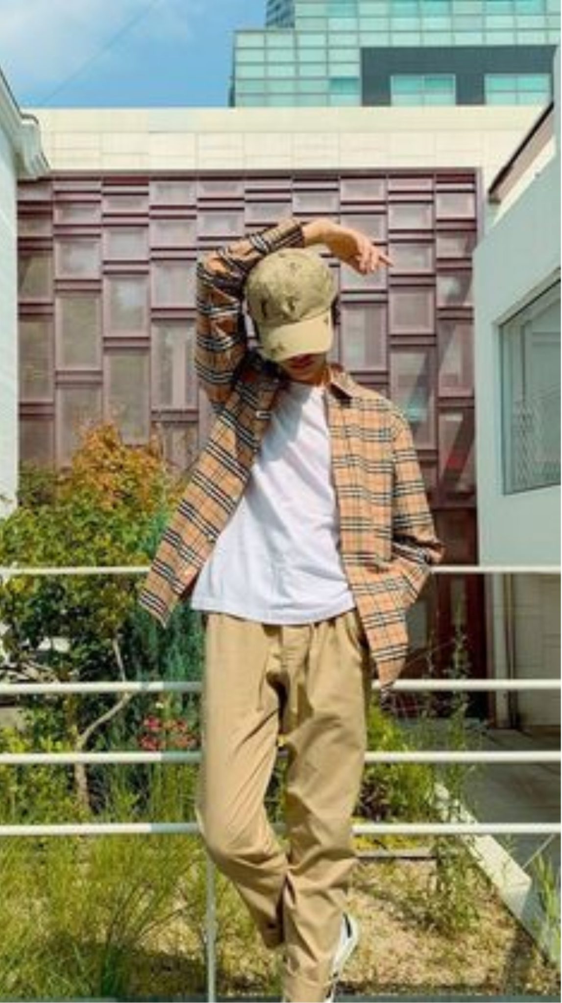 15 Rekomendasi Style Cowok Kemeja yang Lagi Hits Saat Ini!