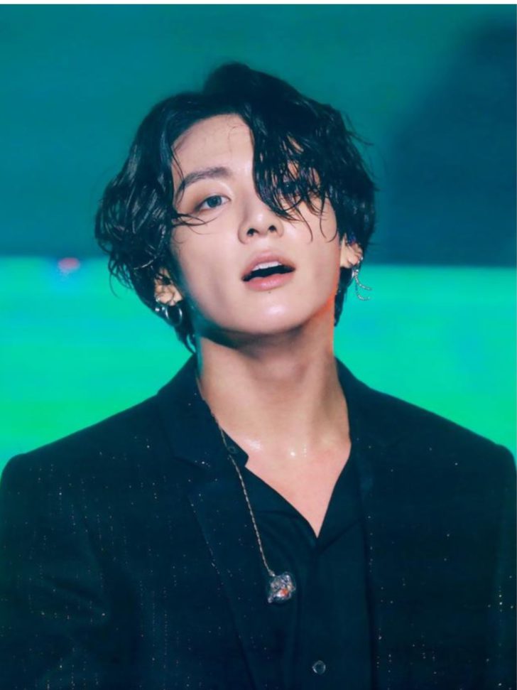 19 Potongan Rambut yang Cocok Untuk Rambut Ikal - Gramedia