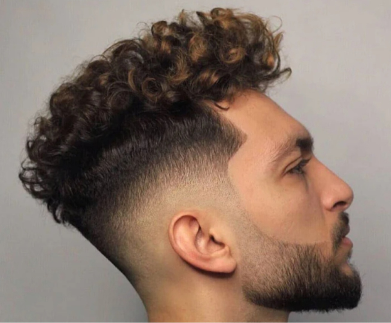 19 Potongan Rambut yang Cocok Untuk Rambut Ikal - Gramedia