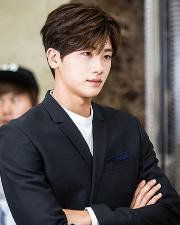 20 Gaya Rambut Pria Korea Style yang Cocok untuk Dicoba!