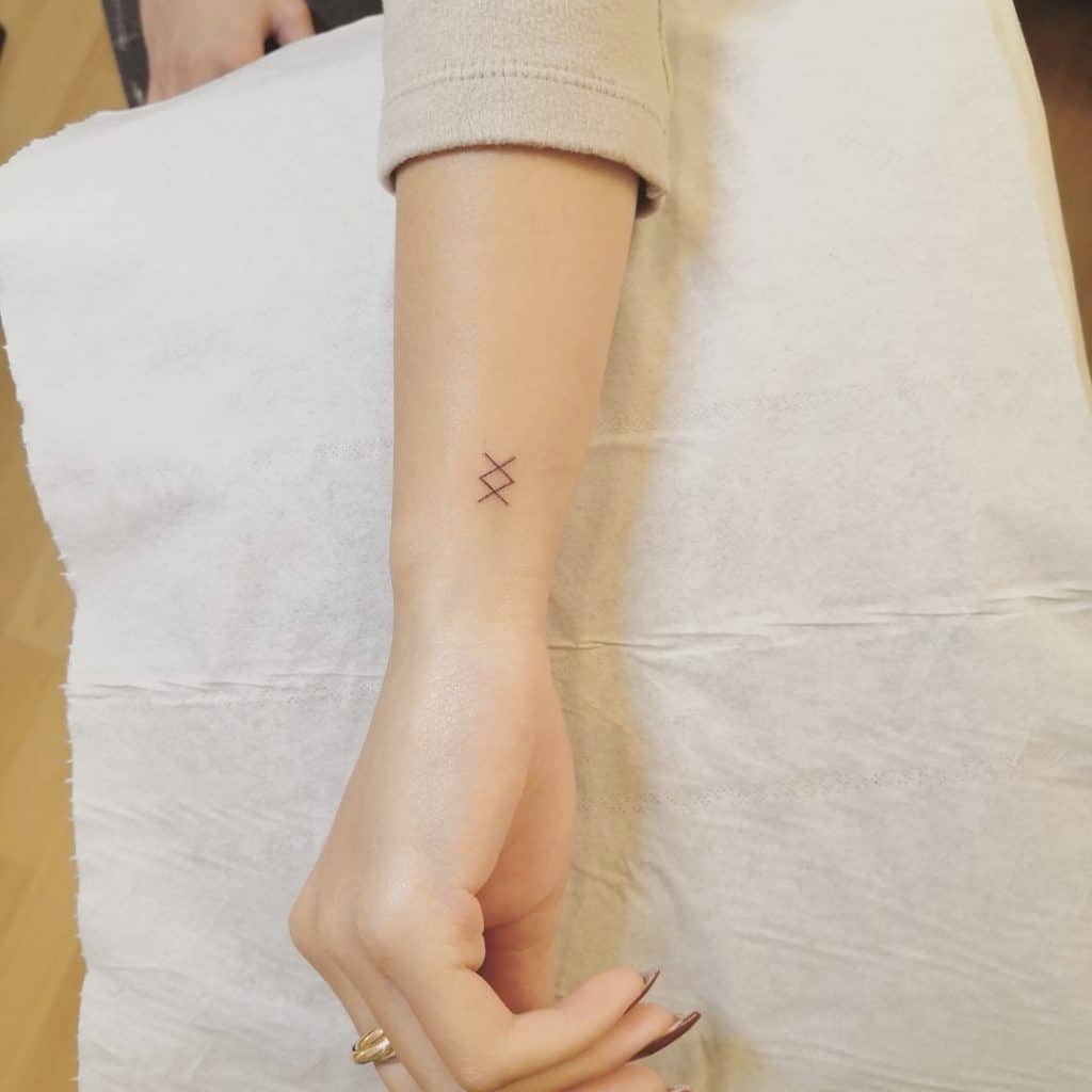 Rekomendasi 18 Desain Tato Simple dan Artinya, Menarik untuk Dicoba!