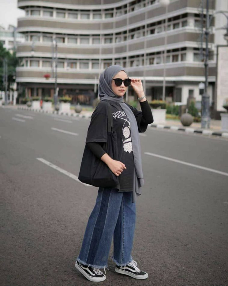 Inspirasi OOTD Hijab Simple untuk Hangout, Bikin Penampilanmu Kekinian