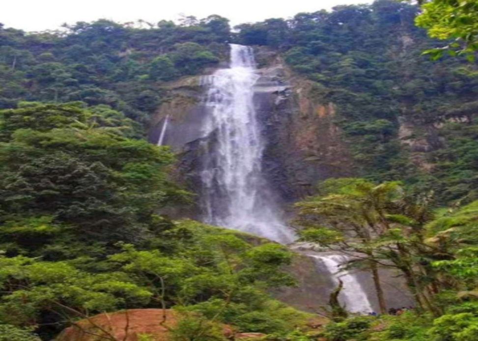 10 Air Terjun Tertinggi di Indonesia yang Perlu Kamu Ketahui!