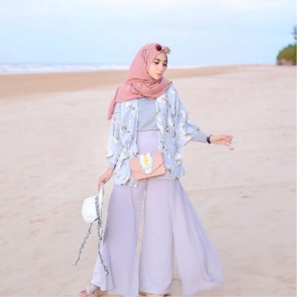 Ide Outfit ke Pantai untuk Hijabers dan Tips Mix and Match Stylish Tetap Nyaman