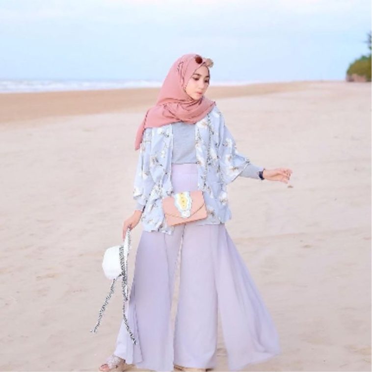 Ide Outfit ke Pantai untuk Hijabers dan Tips Mix and Match Stylish Tetap Nyaman