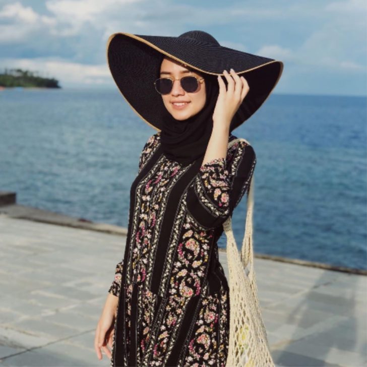 Ide Outfit ke Pantai untuk Hijabers dan Tips Mix and Match Stylish Tetap Nyaman