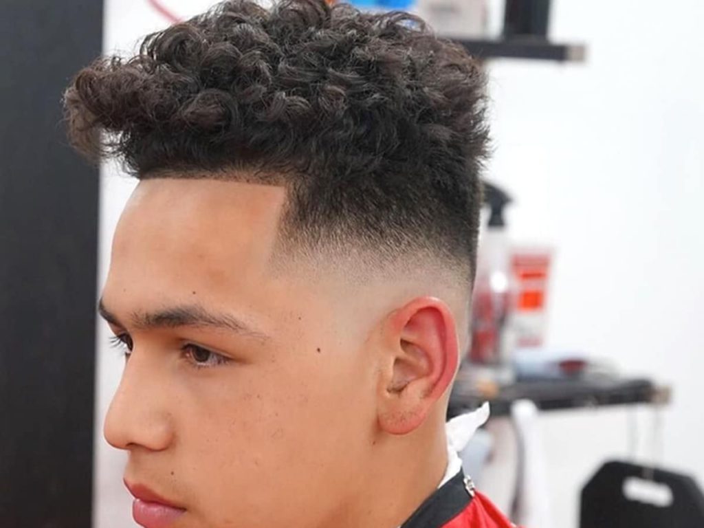 15 Model Rambut Ikal Pria yang Bikin Kamu Makin Gaya