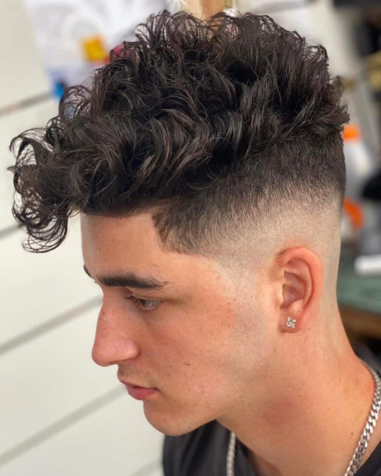 15 Model Rambut Ikal Pria yang Bikin Kamu Makin Gaya