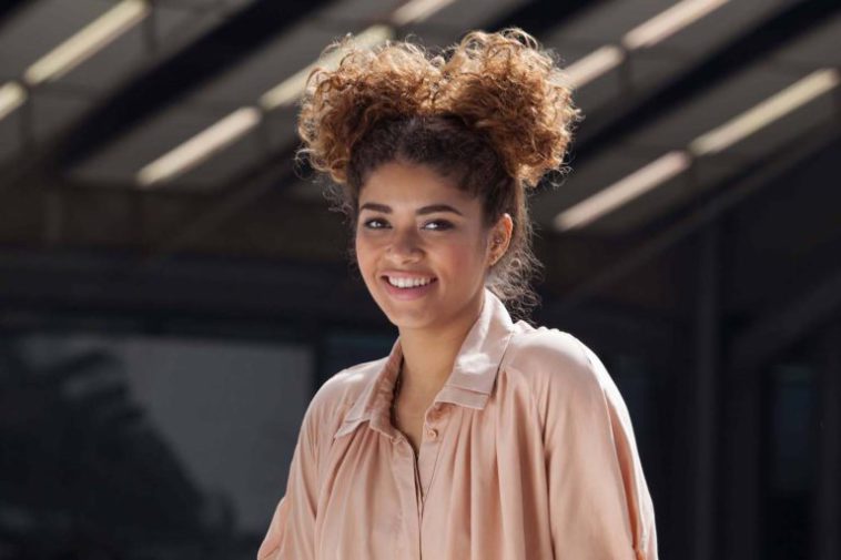 Model Rambut Keriting Wanita yang Buat Penampilan Makin Kece