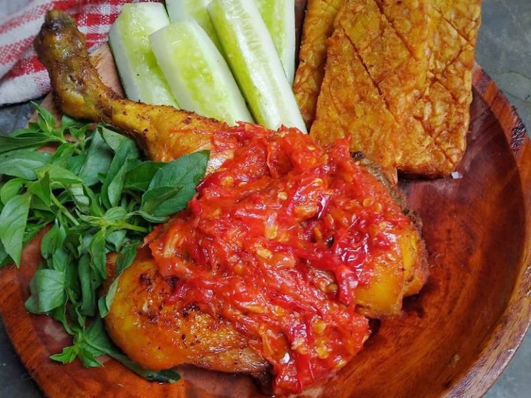 9 Makanan Pedas Enak Terbaik dengan Resep-Nya yang Wajib Dicoba!