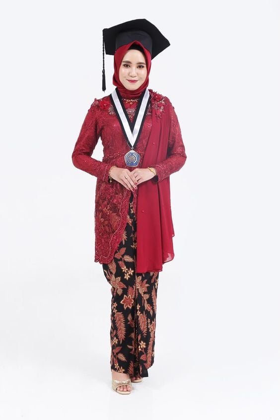 14 Inspirasi Kebaya Wisuda dan Tips Memilih Kebaya - Best Seller Gramedia
